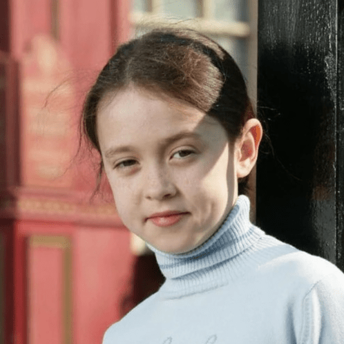 Courtney Mitchell – A Walk Through Walford